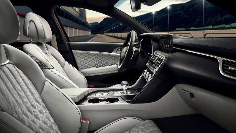 StriveME - جينيسيس g70 2022 مواصفات واسعار في الكويت